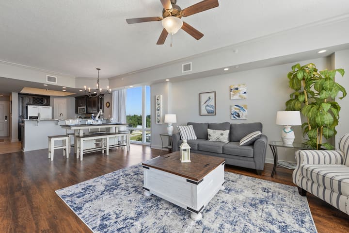 "Aqua Blue" Condo And The Beach Is Waiting 4 You! - Gulfport, MS