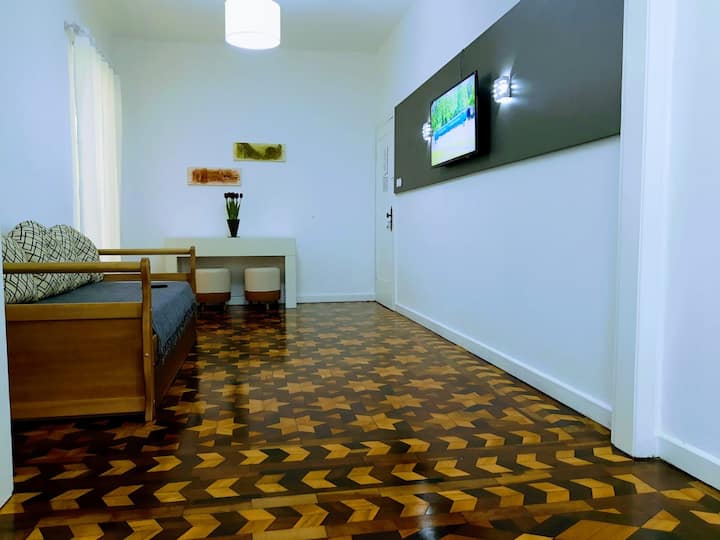 Amplo Apartamento No Centro De Curitiba - Curitiba