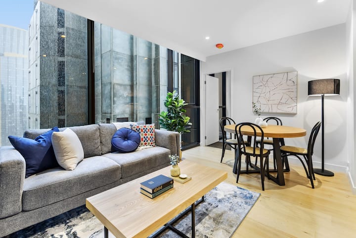 Slate Skies At Palladium—urban Lifestyle With Pool - Melbourne