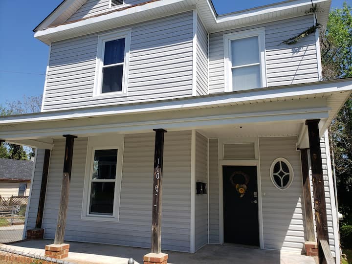 Spacious 2 Bedroom Midtown - Lynchburg, VA