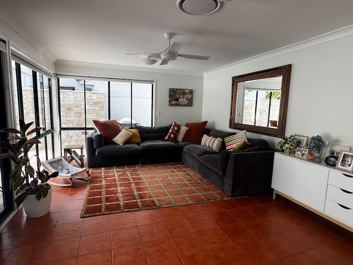 Bulimba Family Home 3b + Pool - Brisbane