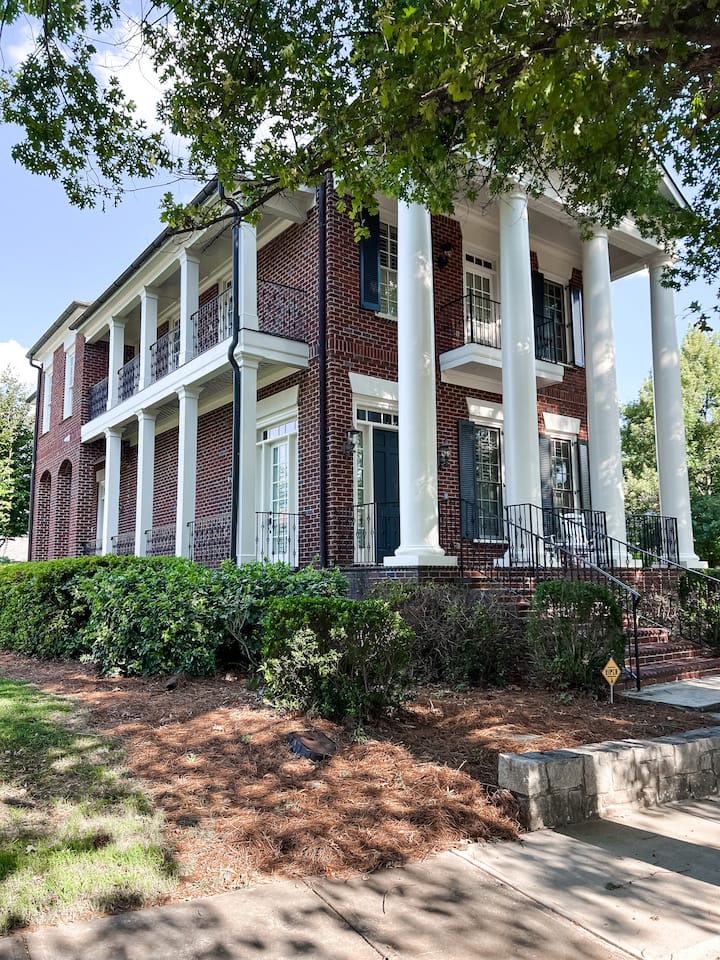 Vamp Haven - Walk To The Square - Covington, GA
