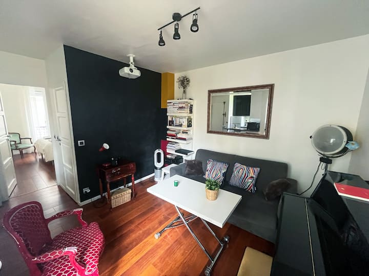 Appartement D'artiste ;
2 Pièces - Paris