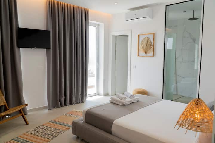 Luxury Room Overlooking The Sea! - Saranda