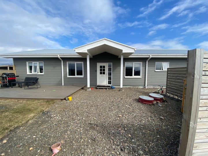 Family Home, With Mountain Views. - Höfn