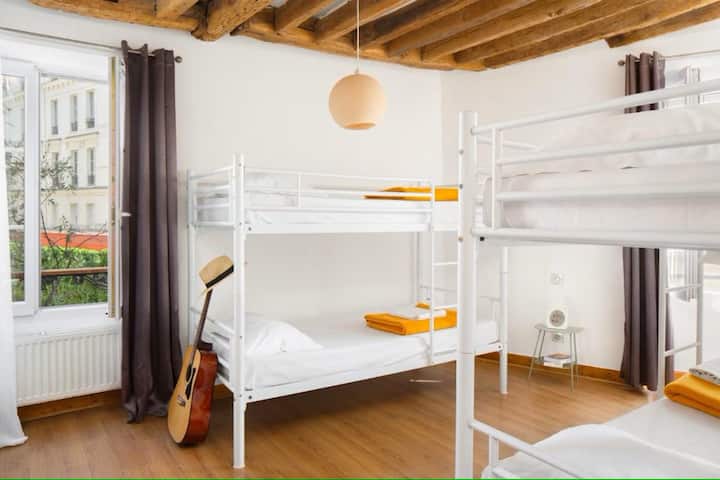 Lit Dans Un Dortoir Femme (4 Personnes) - Paris