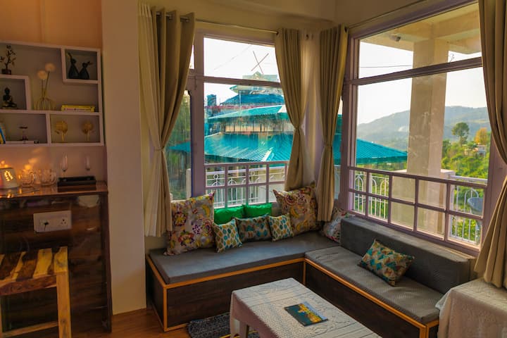 Garden View 1bhk Family Suite I Peaceful Stay - Solan