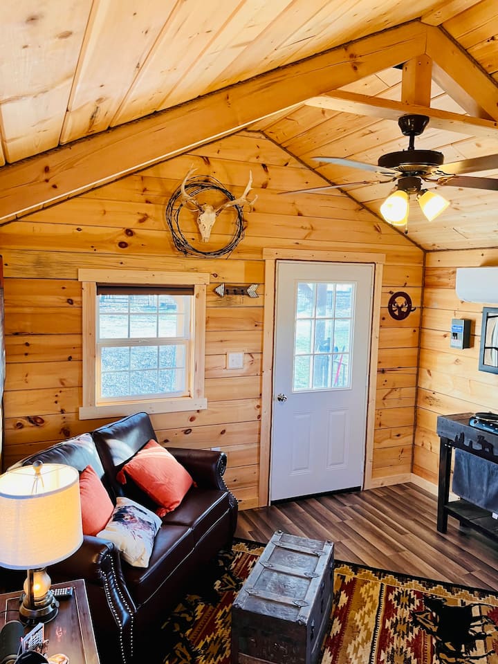 New Western Country Cabin - Horses & Highlanders - Wyoming