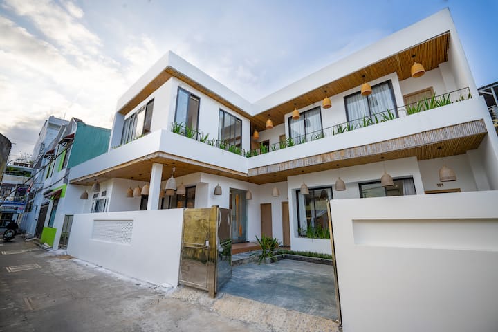 Entired House, 8 Bedroom, Beachside - Da Nang, Province, Vietnam