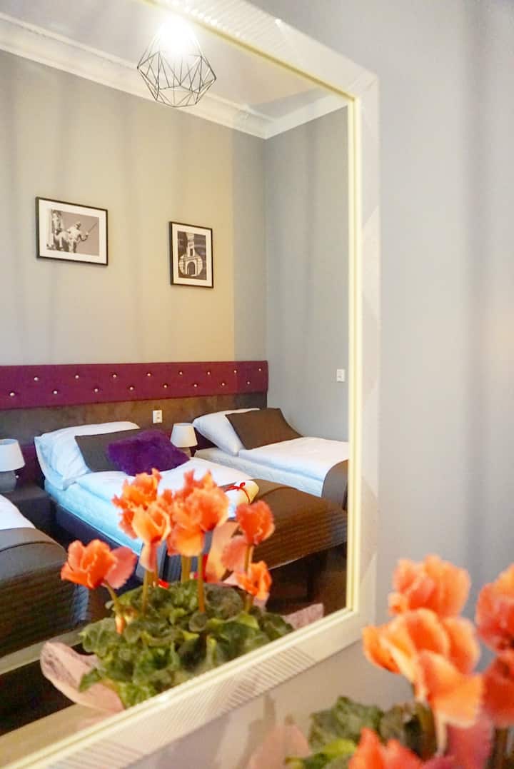 Expolis Pokój Trzyosobowy Z łAzienką Prywatna I Tv - Poznań