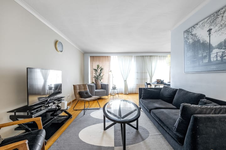 4 Bedroom Home With Fenced Yard In Mississauga - Toronto, ON
