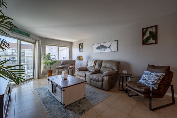 Canalfront 2 Bed/2 Bath-pvt Balcony-sleeps 4-wifi - Fenwick Island, DE