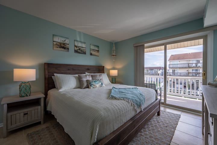 Canalfront 2 Bed/2 Bath-pvt Balcony-sleeps 4-wifi - Ocean City, MD
