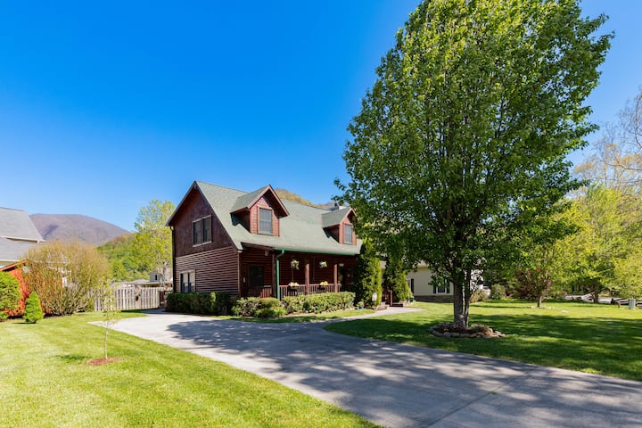 Elk View/log Cabin/roaming Elk/views/pet-friendly - Maggie Valley, NC
