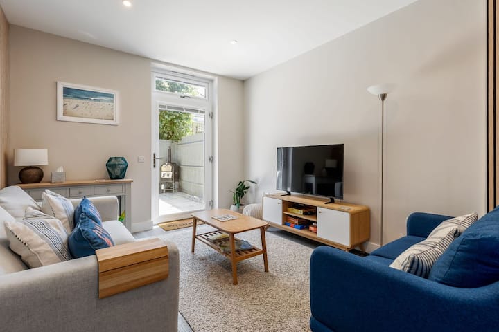 2 Bed Near Beach With Garden & Parking - Bournemouth