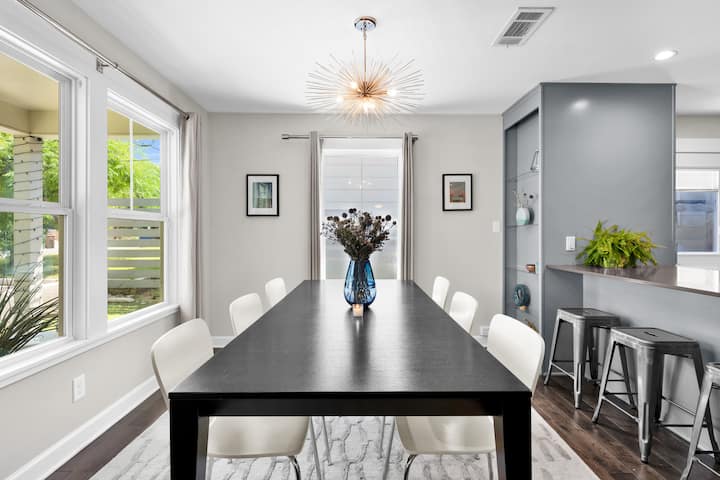 The Blue Bungalow | Stones Throw To Downtown - Austin, TX