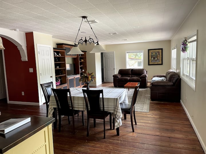 Spacious 3 Bedroom Cottage On Lake - Silver Lake Beach, Athol