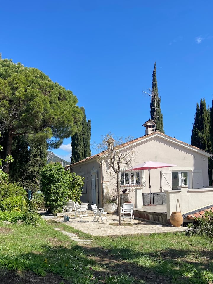 Haut De Villa Avec Jardin Et Vue Dégagée - Vence