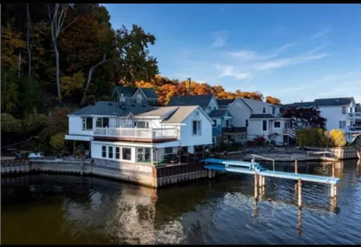 Elegant Waterfront Bay Home - Rochester, NY