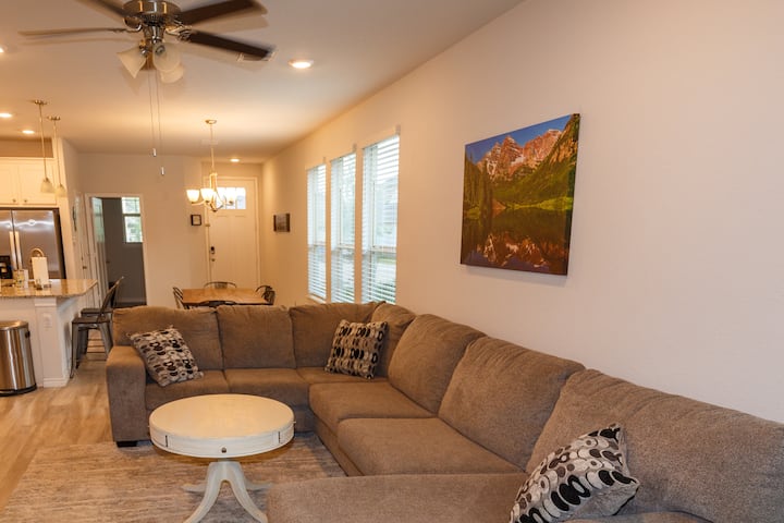 Midtown Home - Santa's Wonderland, College Station