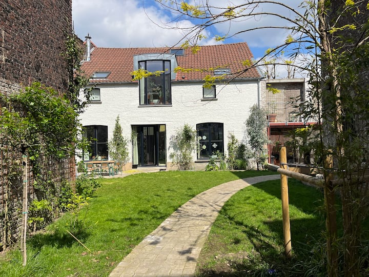 Beautiful Family Home In Molenbeek- 5 Bedrooms - Brussels