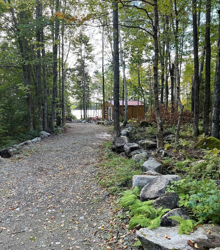 Cute And Cozy Tiny House - Swan Lake State Park, Swanville