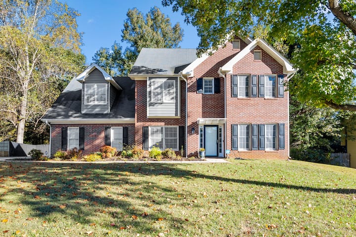 Fifa Retreat: 4br, Game Room, Office & Huge Yard - Lithonia, GA