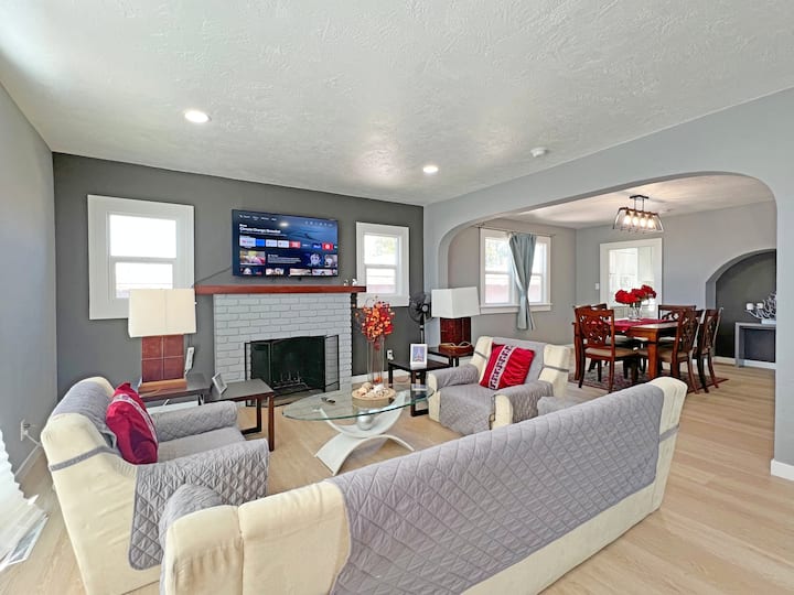 181u2 - Cozy 2b1b Upper Unit Near Cal State & Bart - Castro Valley, CA