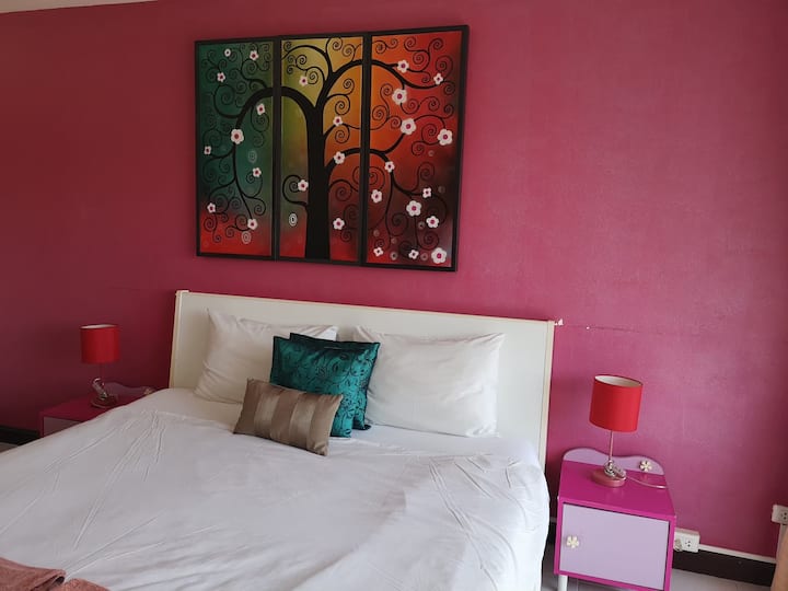 Sleep Easy Pink Room Mountain View - Kata Beach