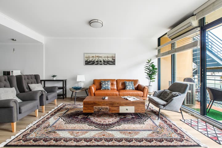 Classic 2br City-edge Lodge With Carpark - メルボルン