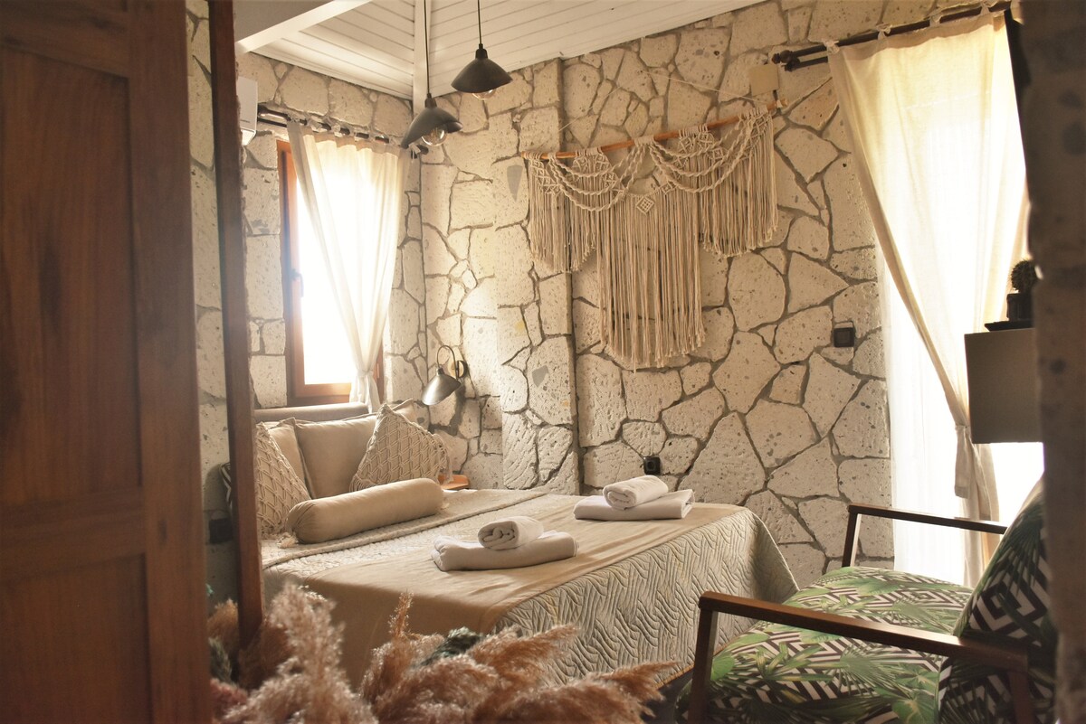 Limoni Boutique Hotel Deluxe Tash Room - Hotels for Rent in Çeşme ...