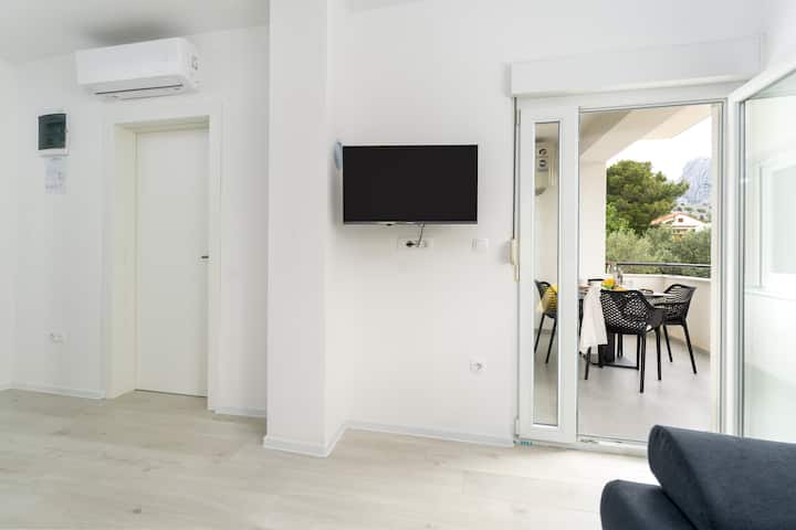 1. Modern Apt. Near Beach+wi-fi+parking+smart Tv - Starigrad