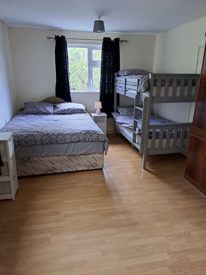 Fivemile Inn Guest House - Carrigaline