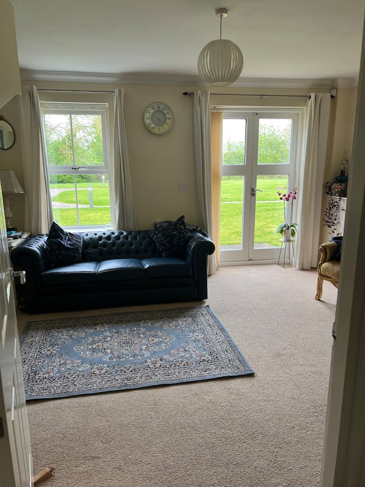 Set In The Heart Of Beautiful Wirral Countryside - Cheshire