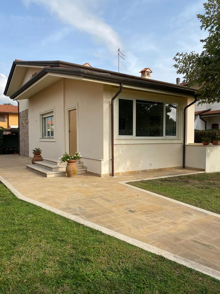 Villa Rossella, Villa Indipendente Con Giardino - Forte dei Marmi