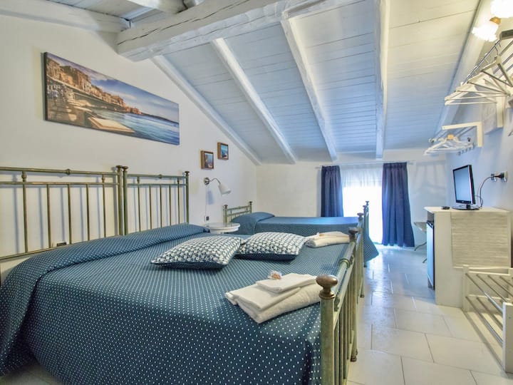 Camera Quadrupla In Mansarda | Hotel Posta - Syrakus