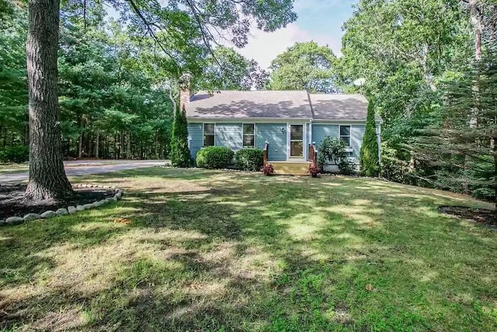 1 Timber Way: Pet-friendly Retreat W. Pond Access - Mashpee, MA
