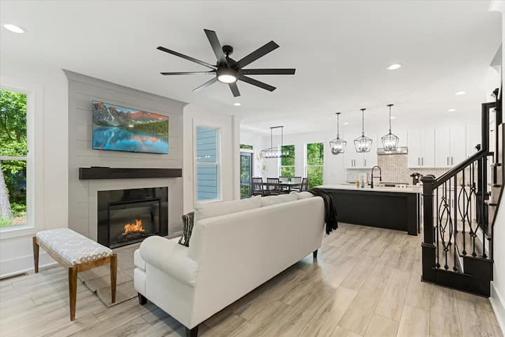 Homey Lux Stay: 4bed2.5 Bath & 9min To Dt - Durham, NC