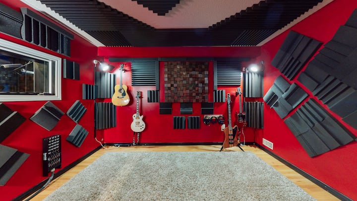 Rock N’ Roll Bnb W/ Music Studio - London