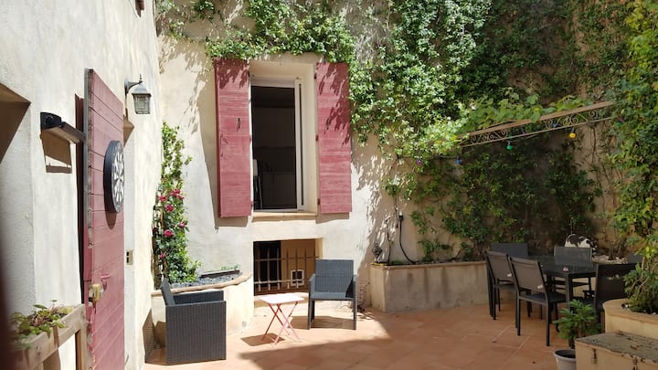 Maison De Ville Avec Cour Privée - Rousset