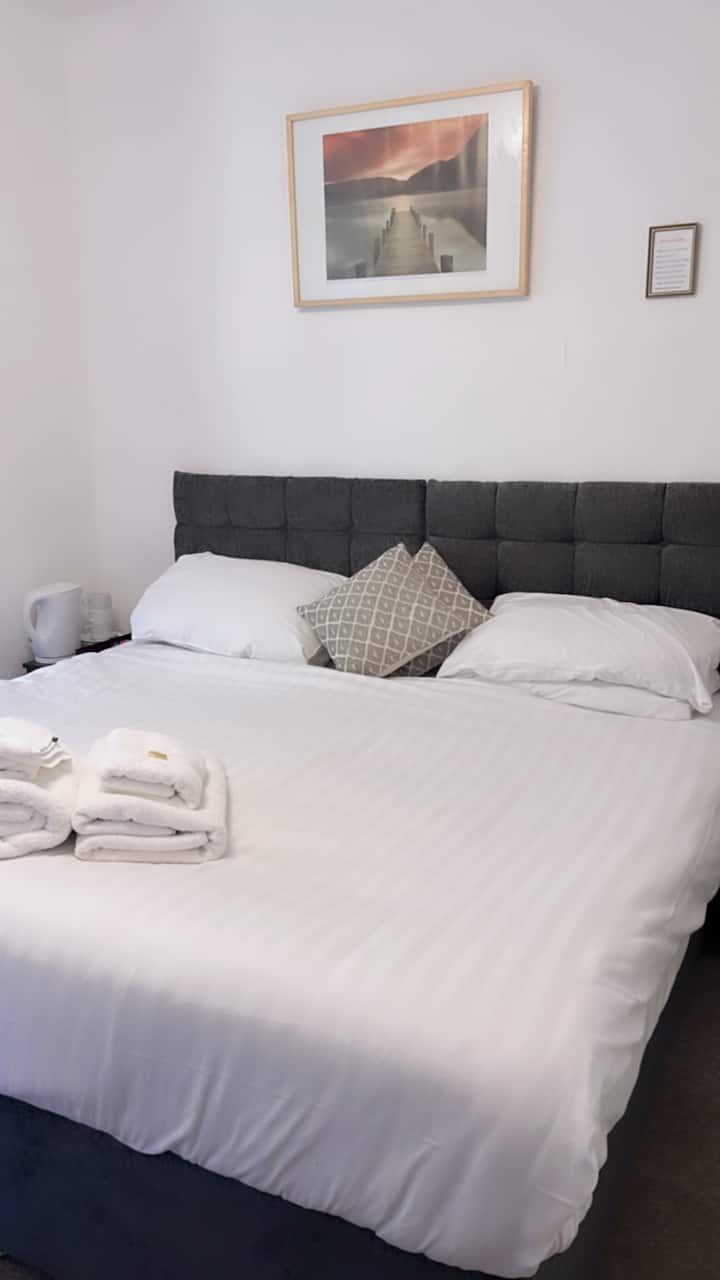 Stone Lodge Bed And Breakfast - Matlock