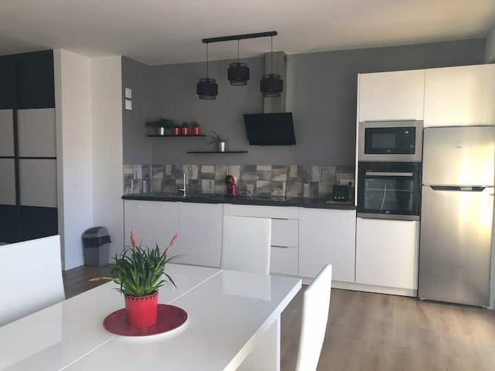 Grand 3 Pièces Proche De La Mer. - Cagnes-sur-Mer