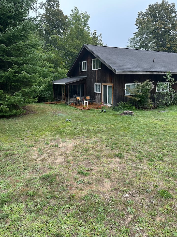 Popp Hill Inn Rm2 King Bed Private Entrance - Suttons Bay, MI