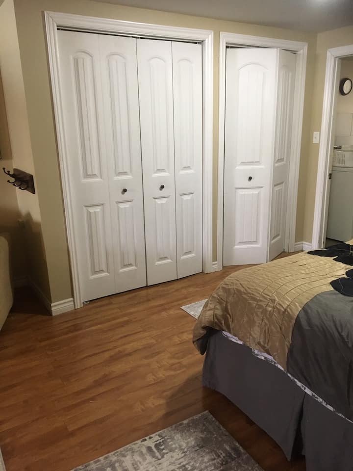 Walk-out Apt With Kitchen - 뉴브런즈윅