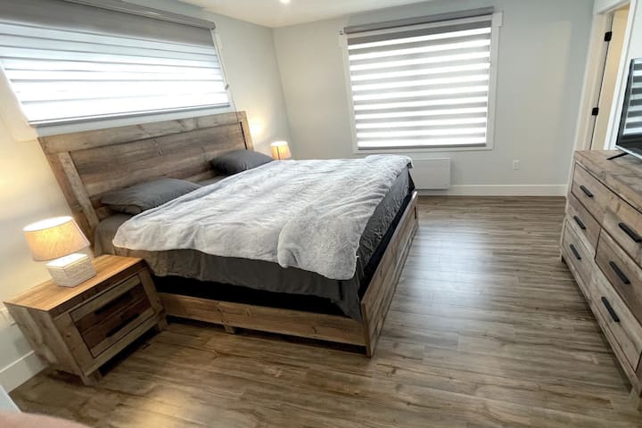 Master Bedroom With Private Bathroom - Stanhope