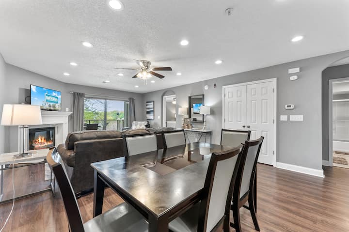 Cozy Retreat: Free Daily Attractions & Indoor Pool - Branson, MO