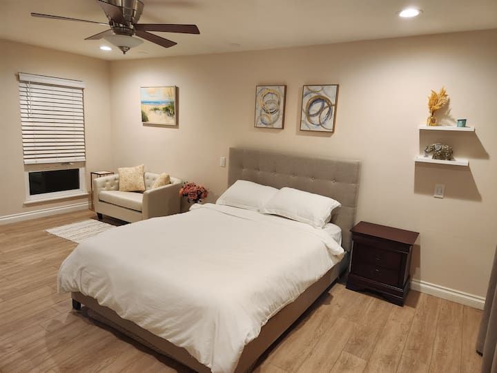 Master Suite With Private Bath & Private Entrance - Tustin, CA