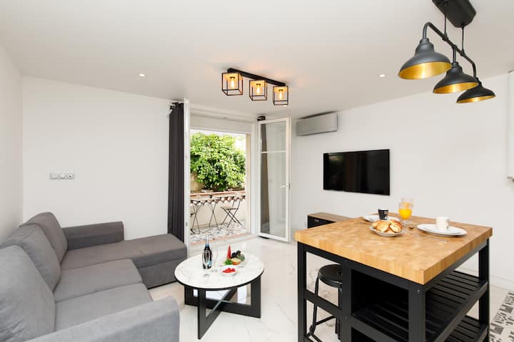 Cyclades Yourhosthelper - Cannes