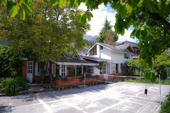 Loghuts Nalagarh House - Manali