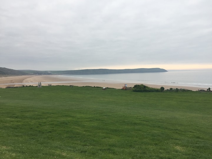 Devon Coastal Wood Cabin
Getaway Summer Or Winter - Woolacombe